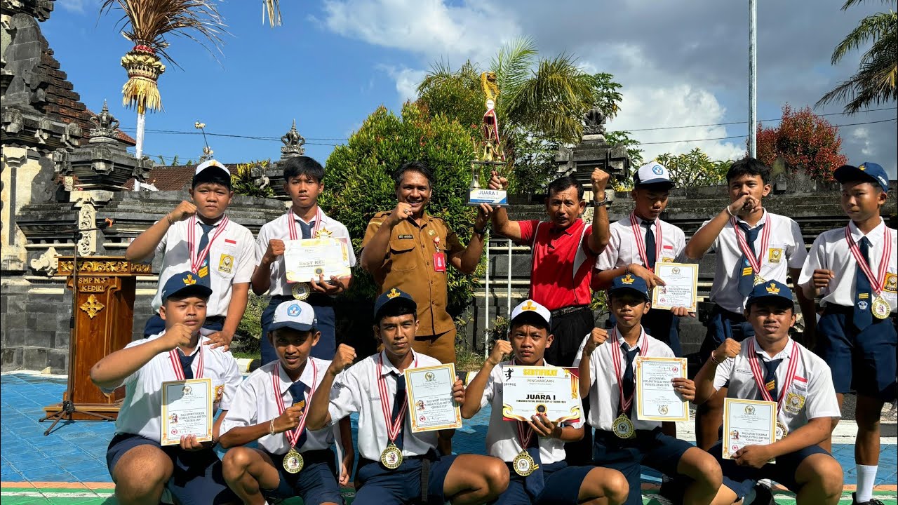 Perayaan Kemenangan SEMPATIK GLORY || SMP Negeri 3 Kediri💪💪💪 - YouTube