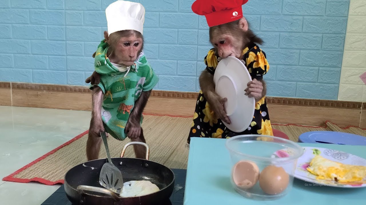 Chef Mimi Kuku fried eggs herself for breakfast - YouTube