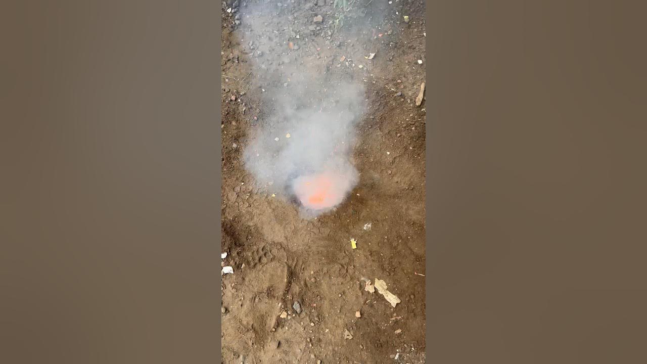 NYUMET MERCON TELUR DINO DI DALAM TANAH #experiment #petasan #mercon #lebaran #shorts - YouTube