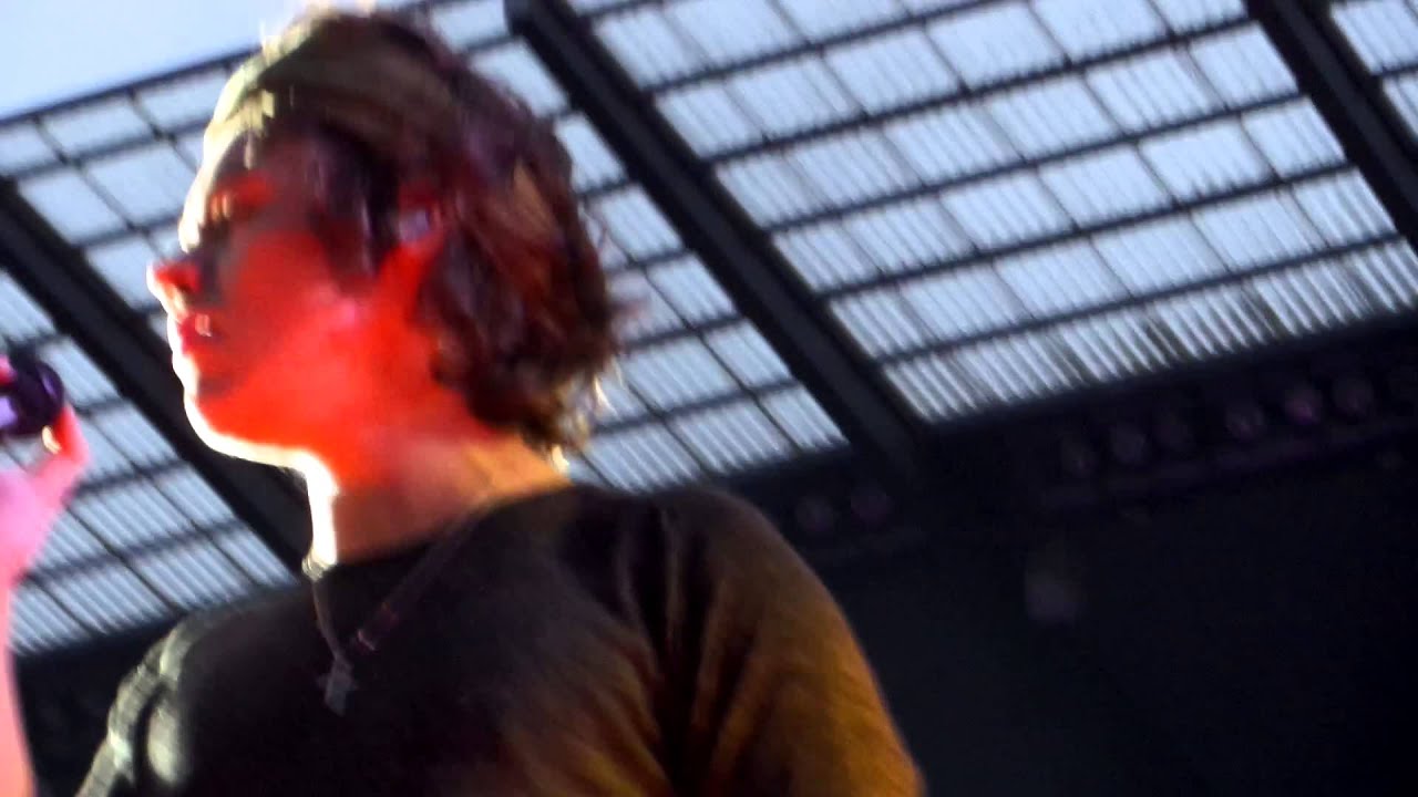 One Direction - Moments (Etihad Stadium Manchester) 30.05.2014 - YouTube