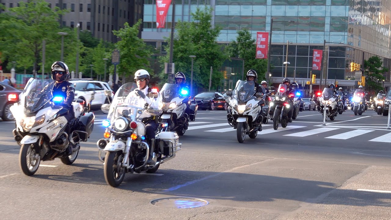 Large Police Motorcycle Convoy in Philadelphia - YouTube