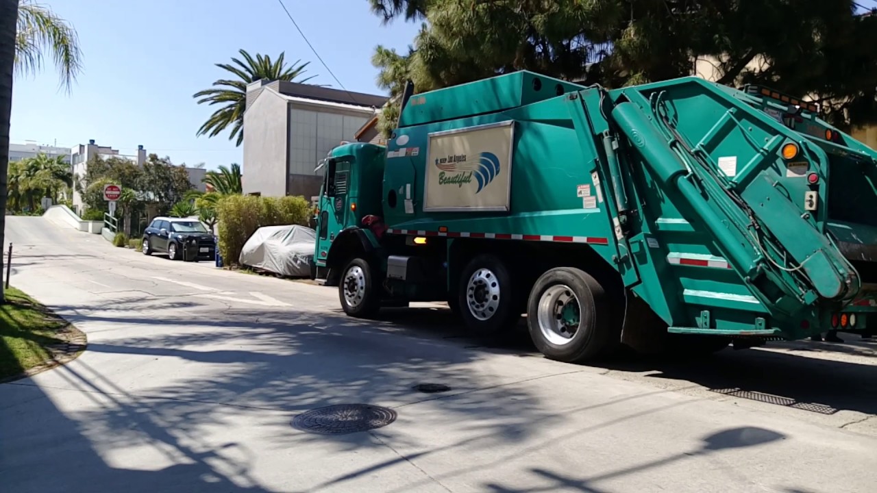 Venice Canals Garbage Collection, Los Angeles May 2017 - YouTube