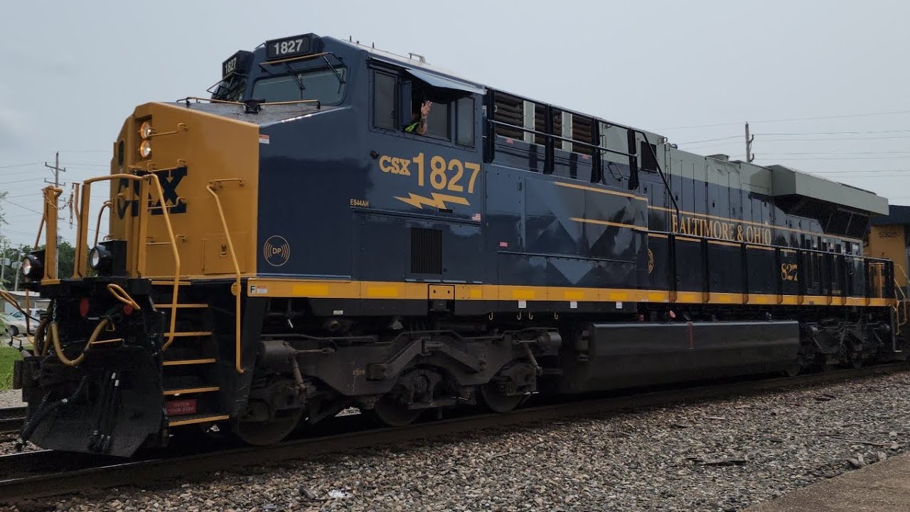 CSX 1827 B&O Heritage ES44AC Leads I028 through Terre Haute, IN - YouTube