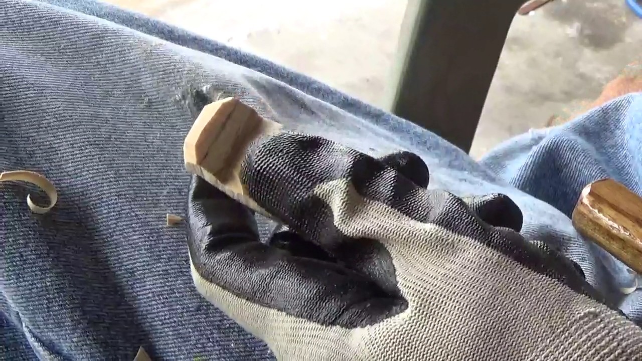 Whittling The Beginners First Figure Part 1 - YouTube