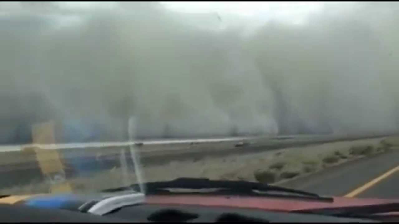 Massive dust storm between Lovelock and Fernley (Nevada) - YouTube