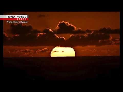 Rare "green flash" captured on camera from Ishigaki Island - YouTube