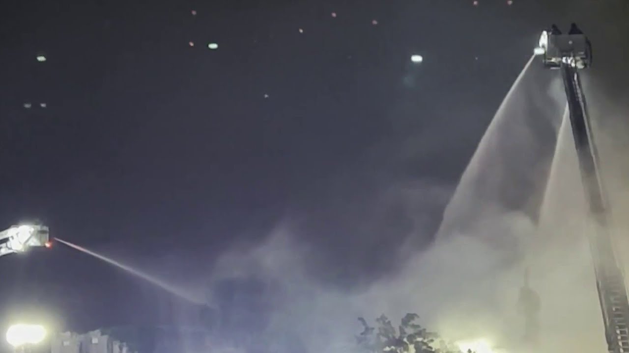 Crews battle building fire in Orlando - YouTube