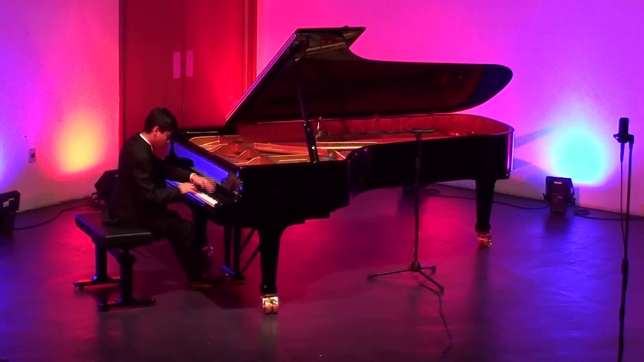 Elías Manzo plays Mozart Fantasía in D minor - YouTube