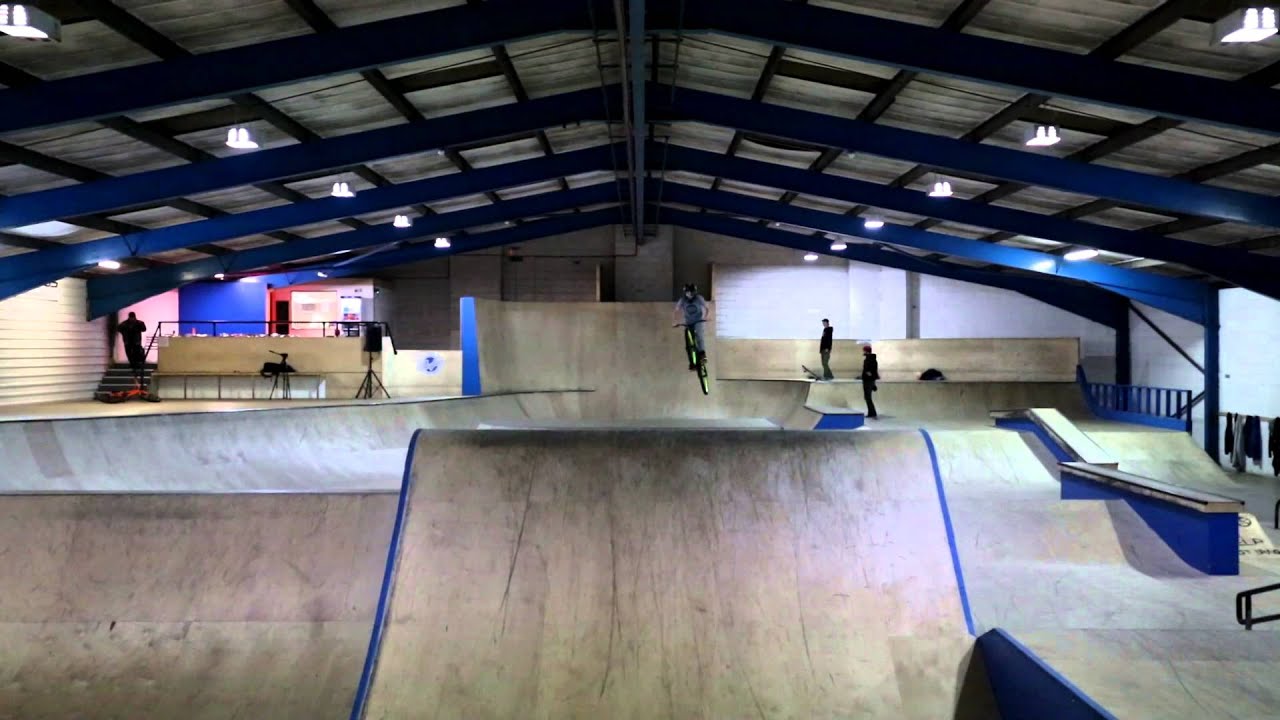 Charlie's one hander at The Asylum Skatepark - YouTube