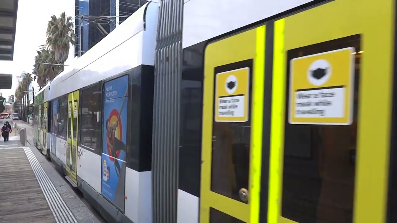 E-Class Melbourne Tram (Bombardier Flexity Swift) - Departing from ...