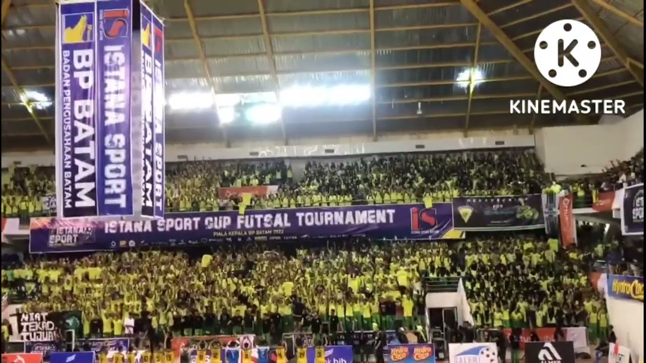 Semangat suporter futsal SMK Negeri 1 Batam - YouTube