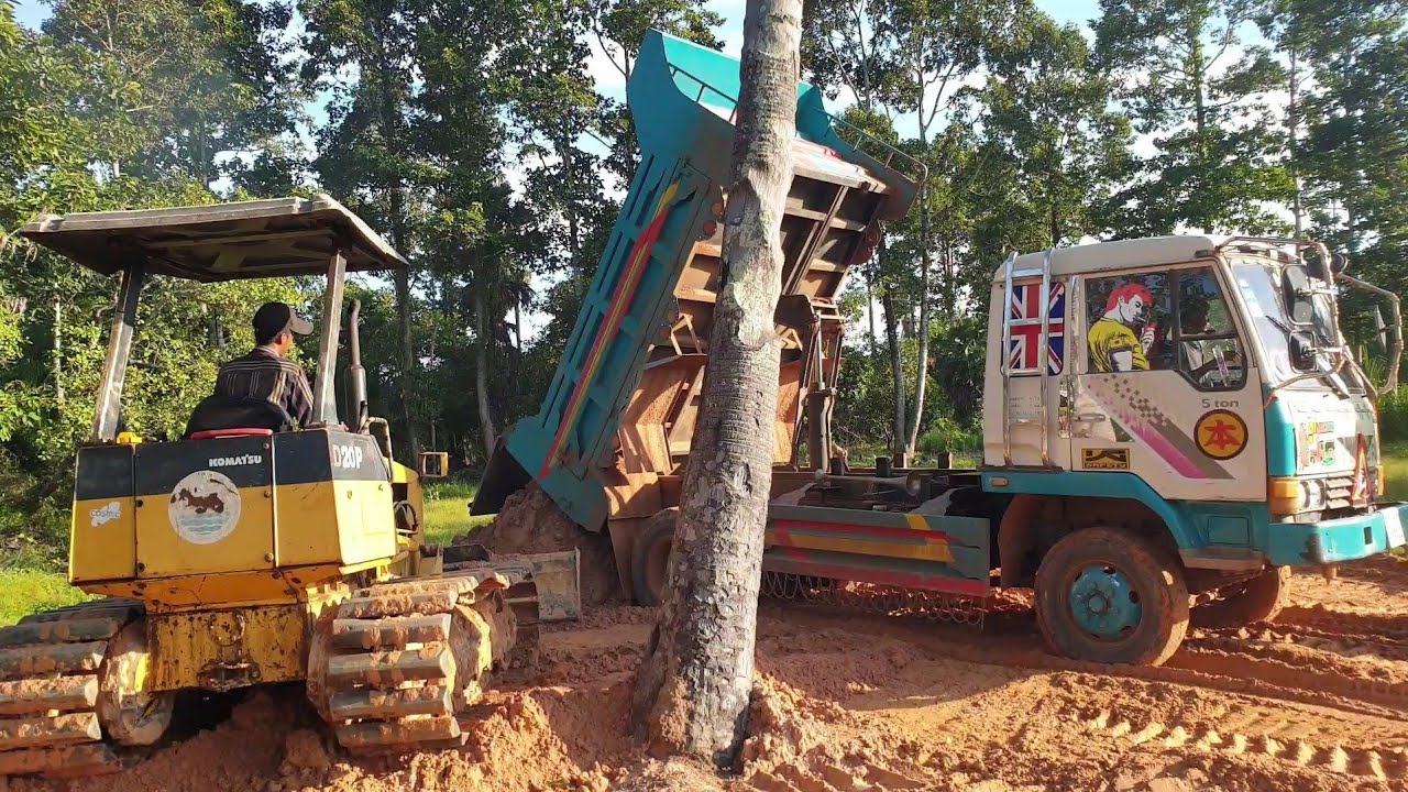 Mobil Truck | Bulldozer | รถดั๊มพ์ | 덤프 트럭 | 불도저 | Bulldozer Loading ...
