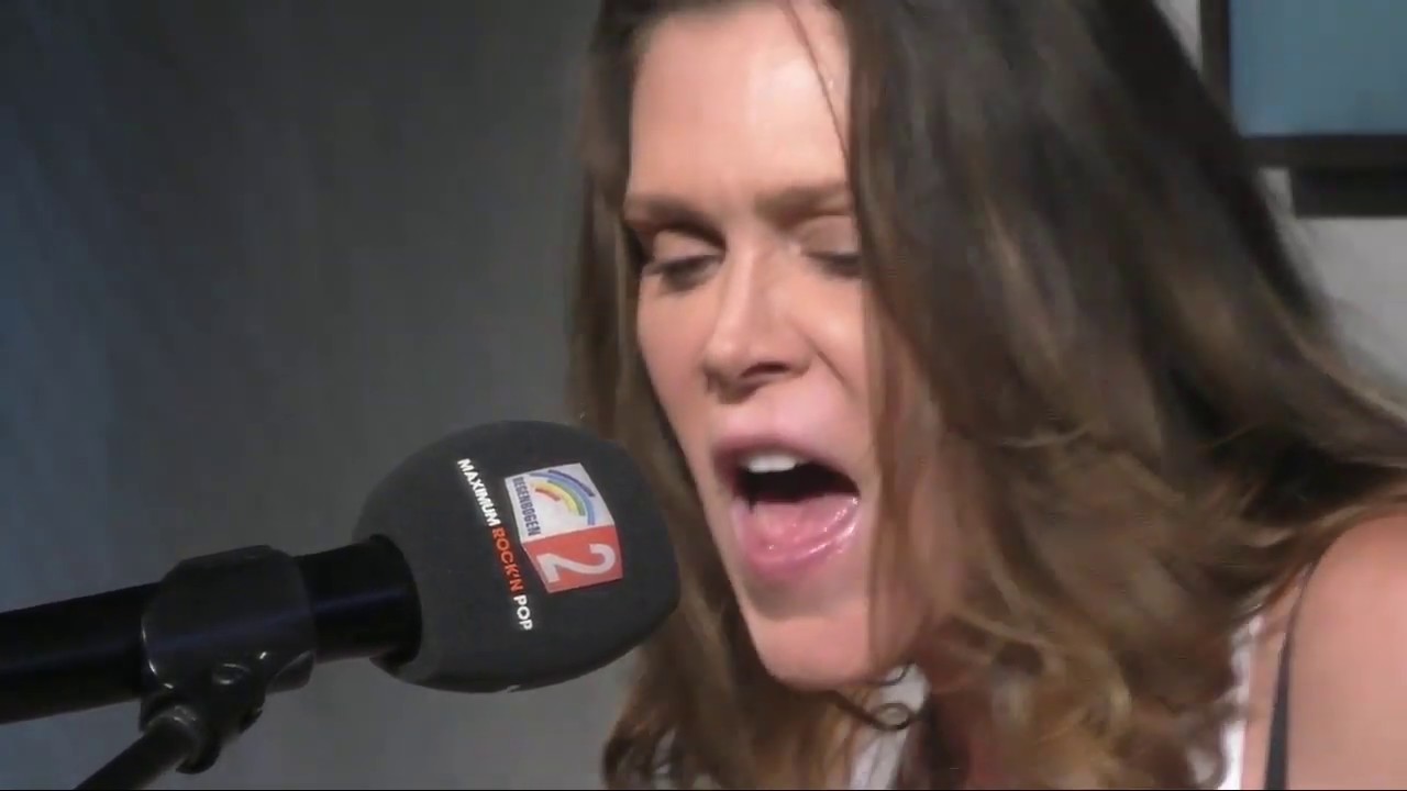 BETH HART - "Bad Woman Blues" (live bei Regenbogen Zwei) - YouTube