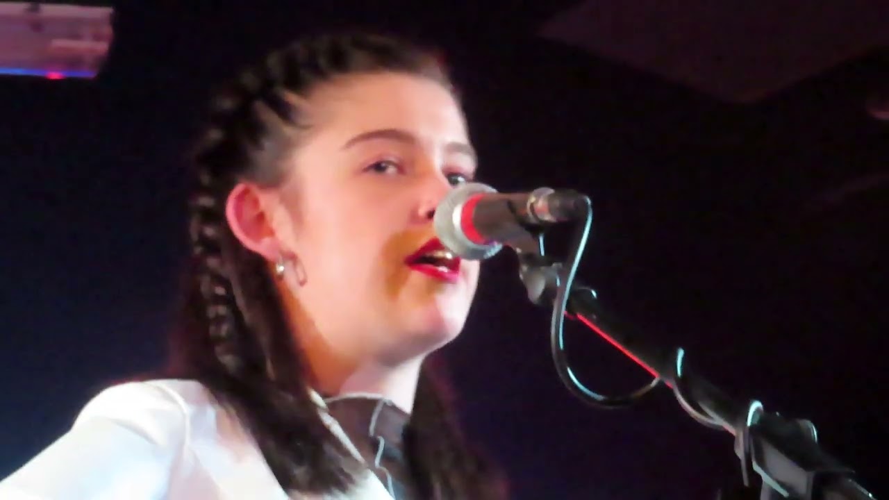 IZZIE WALSH performing BALCONY at the MUSICIAN in LEICESTER on JUNE ...