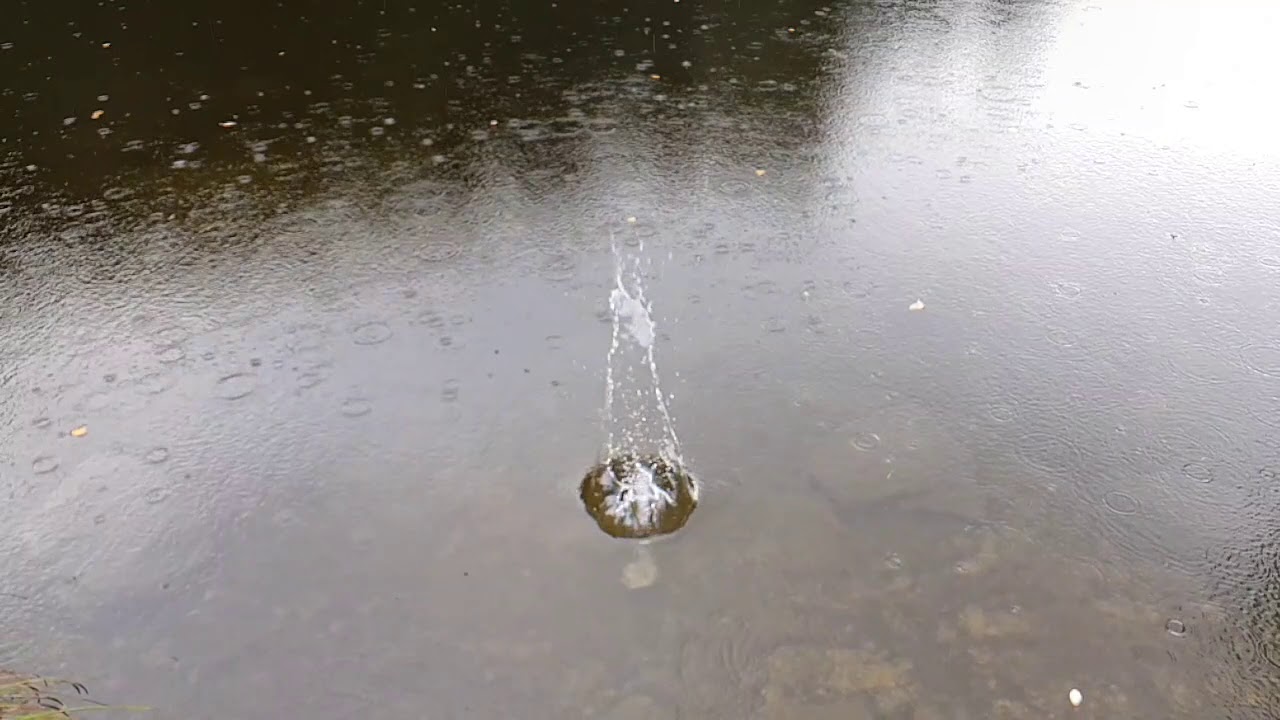 Slow motion of a stone drop in the water with samsung galaxy note 8 ...