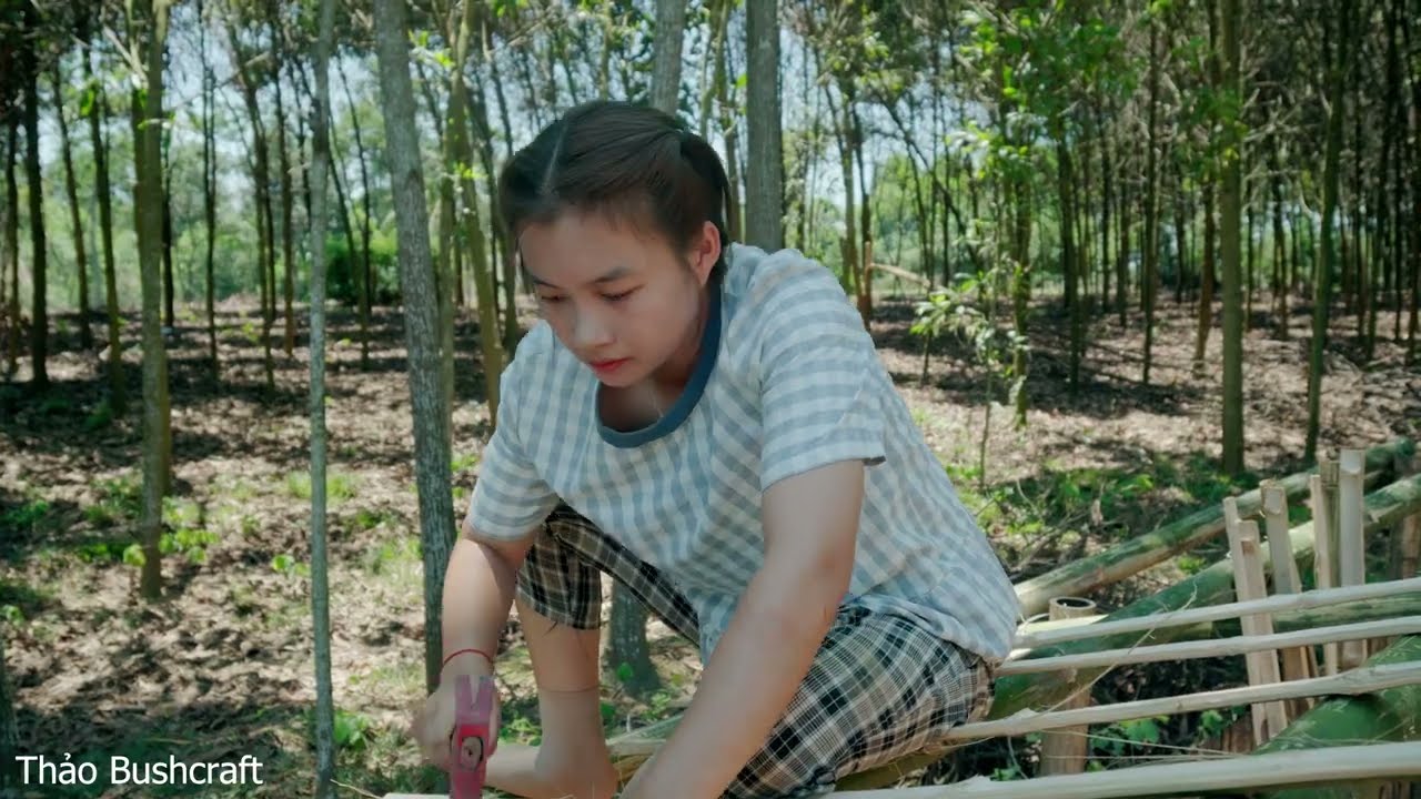 365 Days The girl builds a complete wooden house. Alone Living off the ...