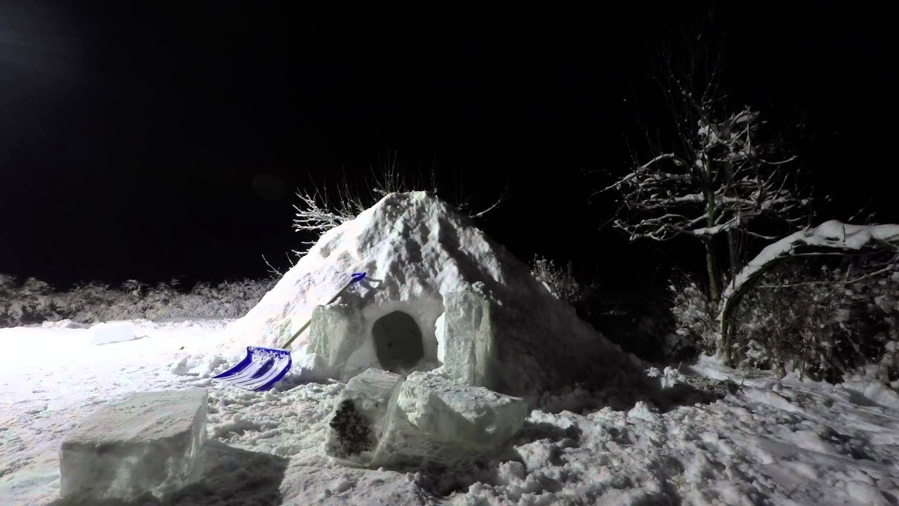 Snow fort construction (Timelapse video) - YouTube