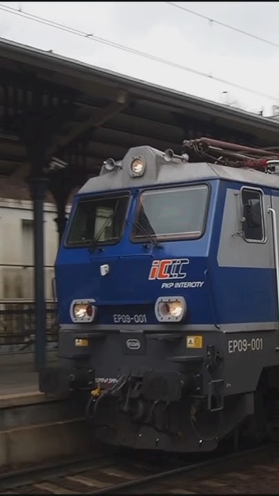 Pierwsza z dziewiątek czyli EP09-001 w Gdańsku! #shorts #viral #railway #train #pkp #ep09 #001 # ...