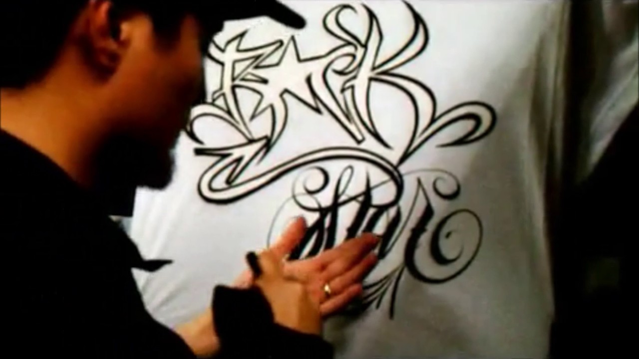 Airbrush graffiti Lettering Letters - YouTube