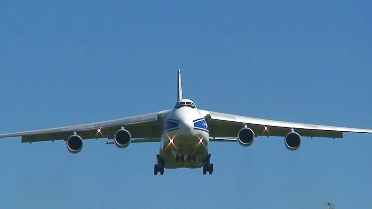 Antonov An-124 Ruslan landing at Moffett Federal Airfield - YouTube