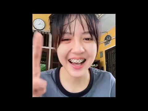 CEWEK CANTIK BARU BANGUN TIDUR