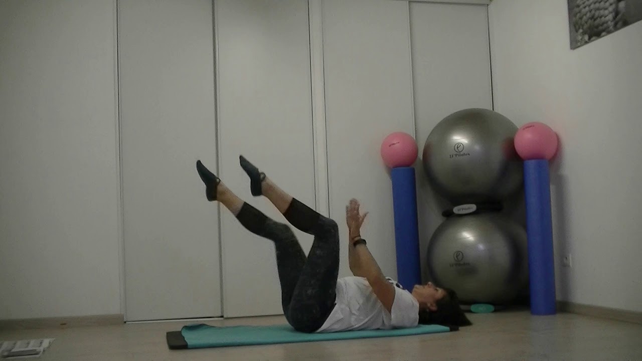 Pilates : Single leg stretch - YouTube