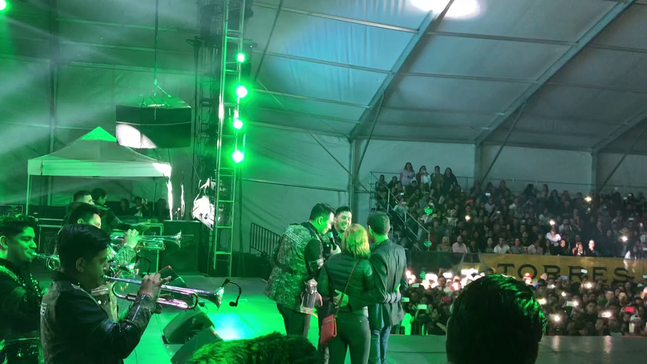Me Está Gustando - Los Recoditos le cantan a Mario Olvera y Esposa ...