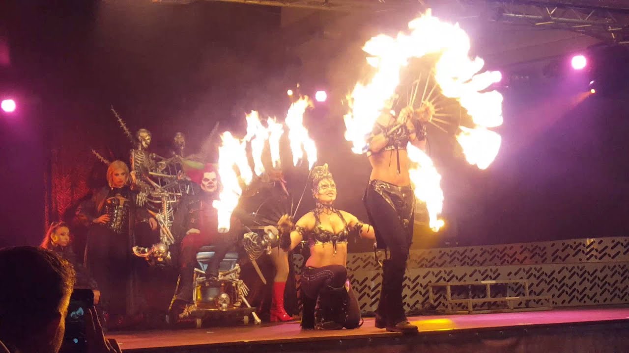 Walibi Halloween Fright Nights 17-10-2015 - Horrorshow: Madness - YouTube