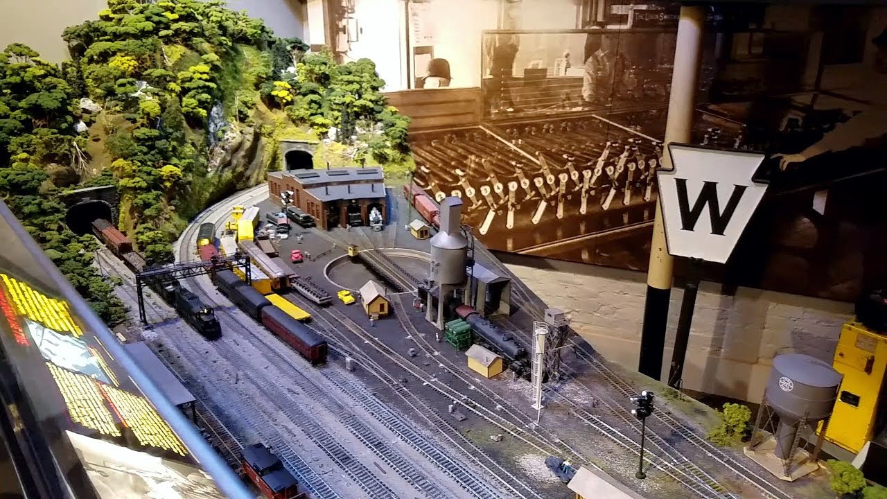 Pennsylvania Railroad GP9 & Alco FA-1 - YouTube