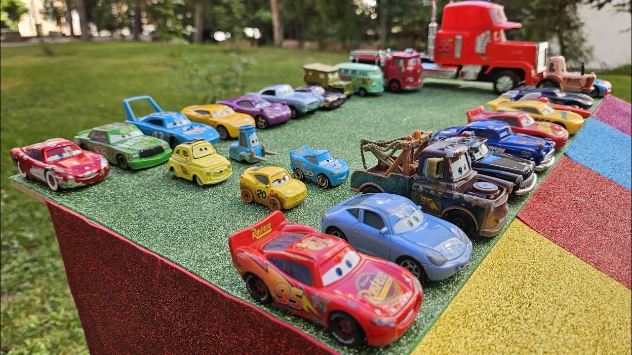 Cars In Boxes! Play In The Garden, Robocar Poli, Lightning McQueen ...
