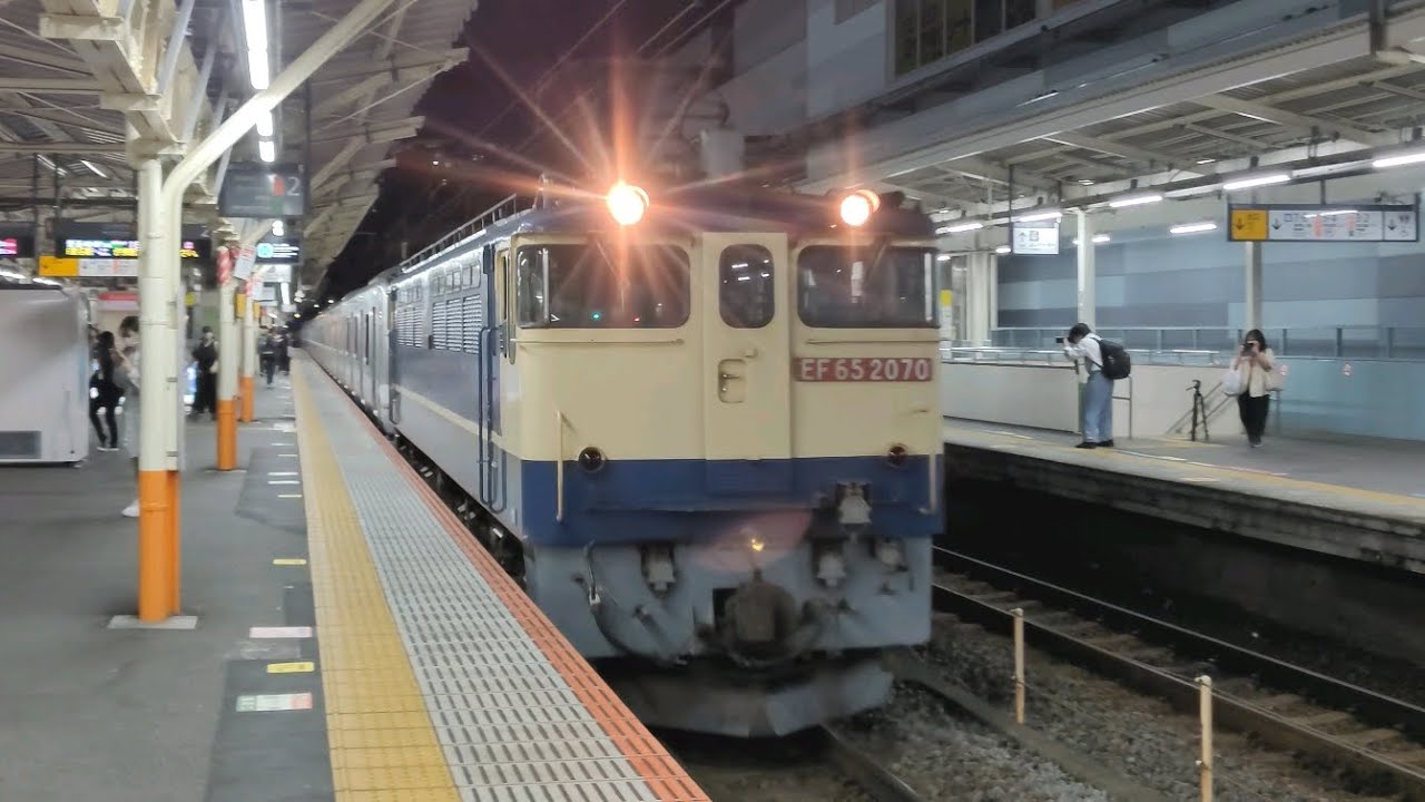 [小田急5000形 5063F 新製配給輸送] 10月24日熱海駅 配9865レ EF65 2070①+小田急5000形 5063F - YouTube