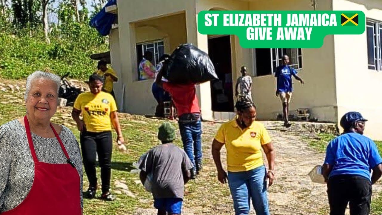 Maggotty St Elizabeth Christmas Give Away 🇯🇲 Hot Food, Clothes Supplies ...