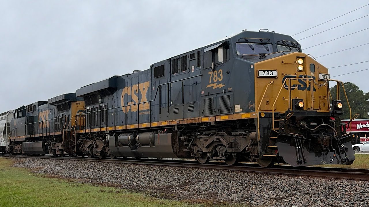 CSX 783 leads good size M407 with a very friendly engineer!! 10-12-2025 ...