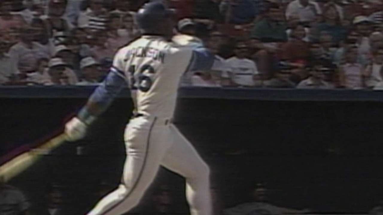 CLE@KC: Bo Jackson hits a tape-measure homer - YouTube