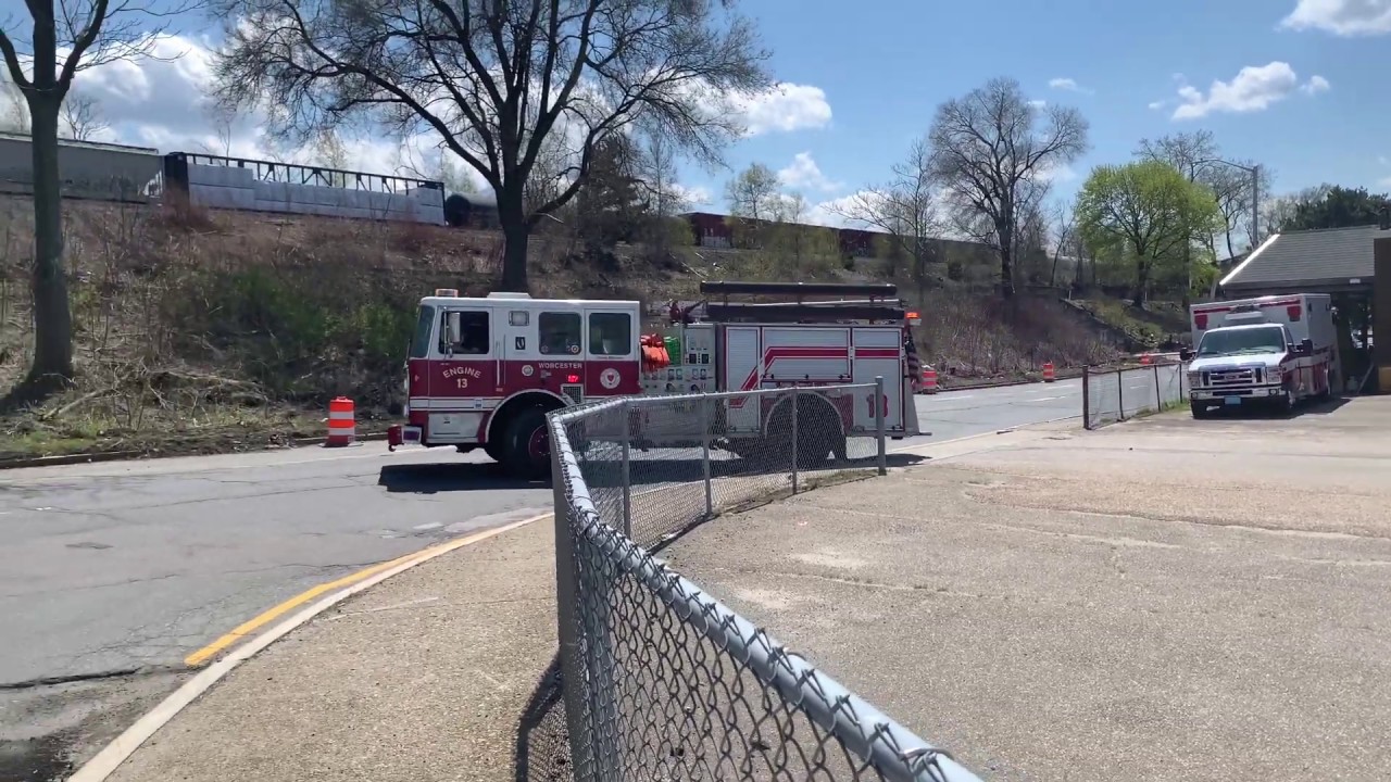 Worcester Fire Dept. E13 Responding - YouTube