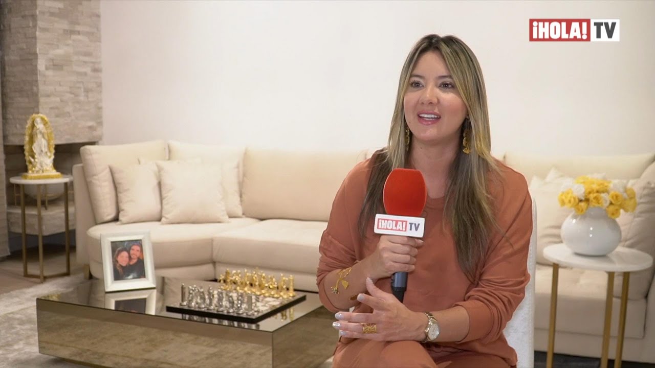 Daniela Álvarez presenta su nuevo proyecto como diseñadora de modas | ¡HOLA! TV - YouTube