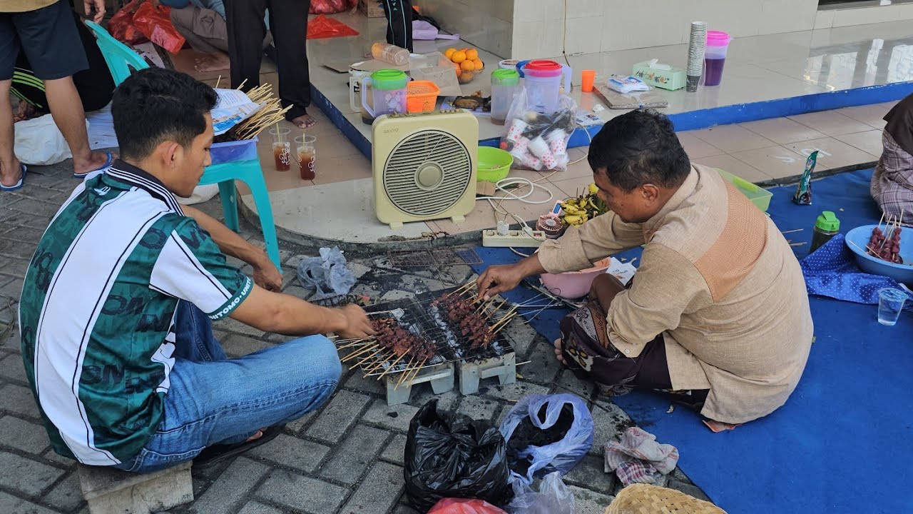 Jadi Tukang Sate... - YouTube