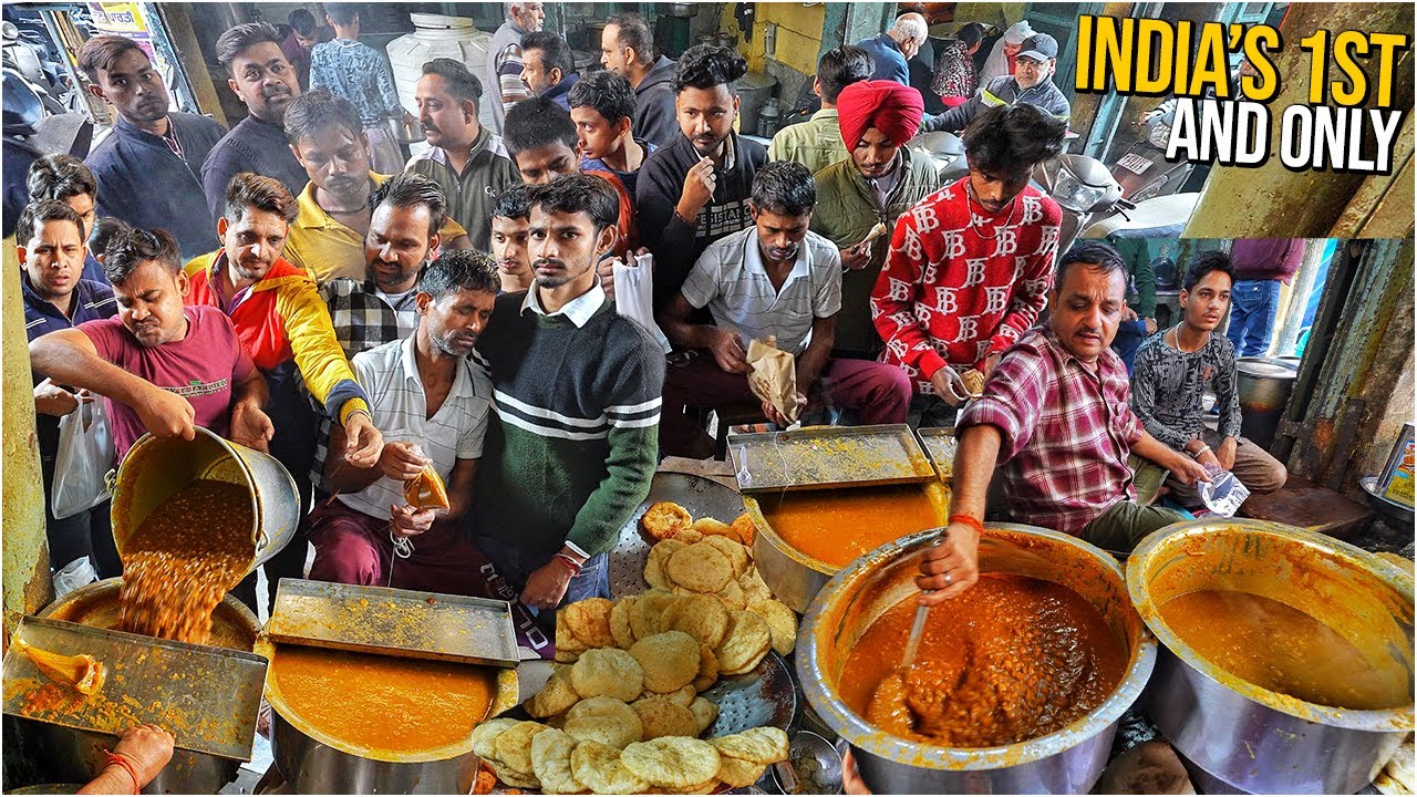 100-Year-Old Punjabi Nashta Spot serves more than 12000 People 😍 Chole ...