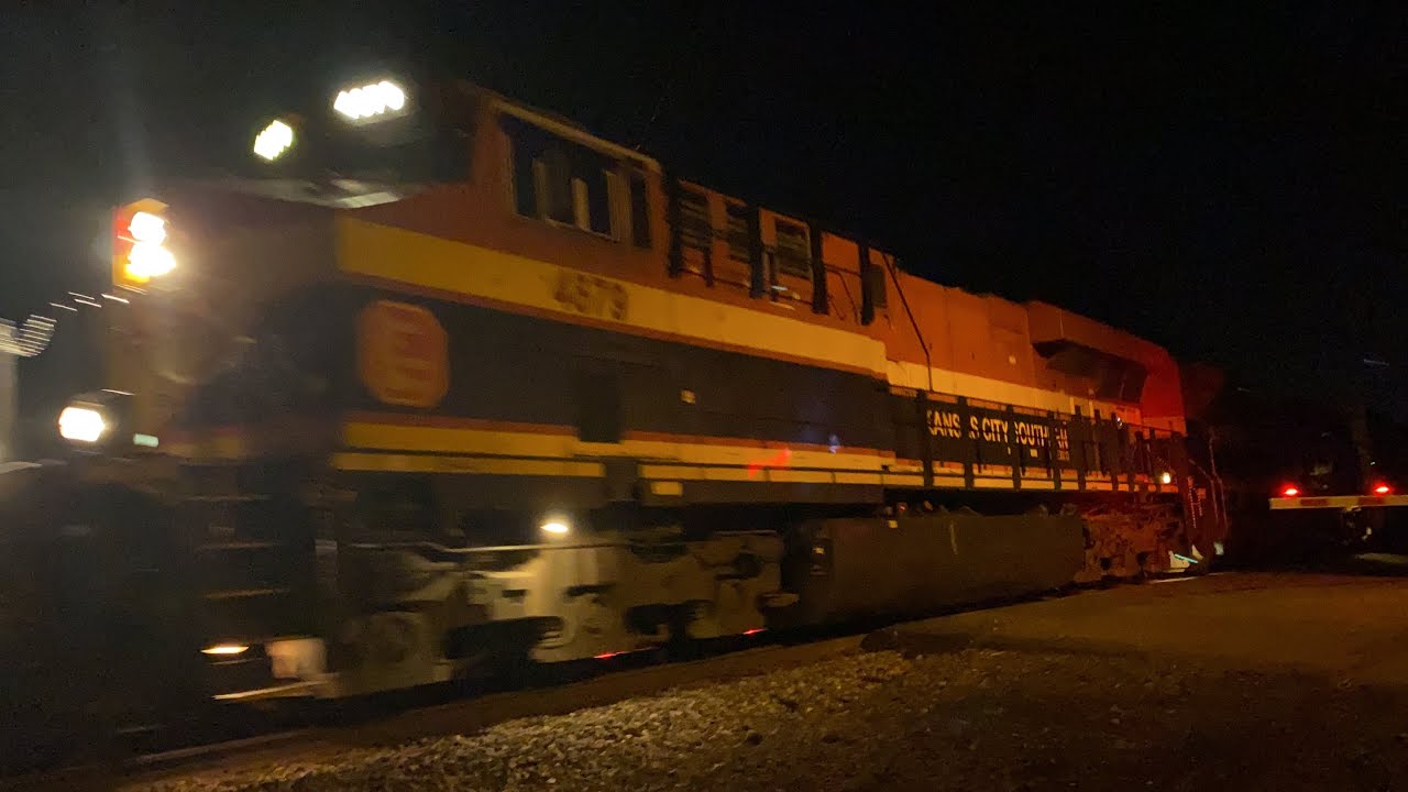 KCS 4879 ES44AC leads CSX Q403 with KCS 4053 SD70ACE trailing behind it ...