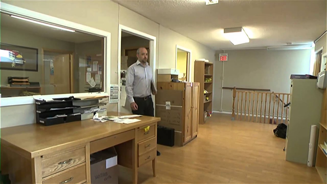 Tensions à la prison Collins Bay - YouTube