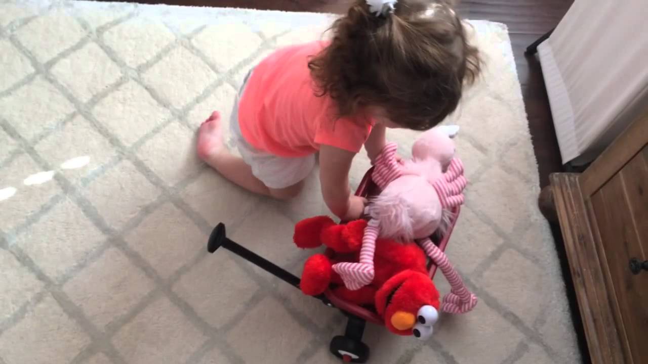 Hannah and Elmo 3 8/15/14 - YouTube