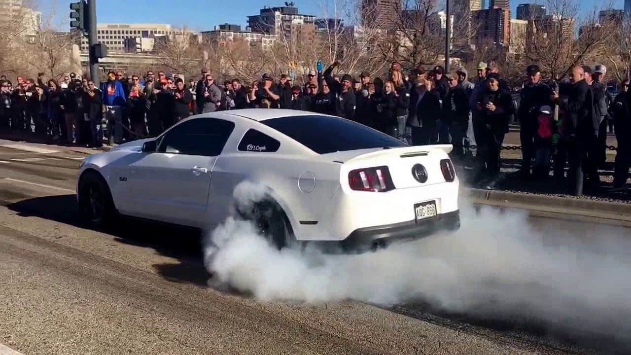 Burnout competition Denver Colorado Kbpi downtown takeover cruise 2017 ...