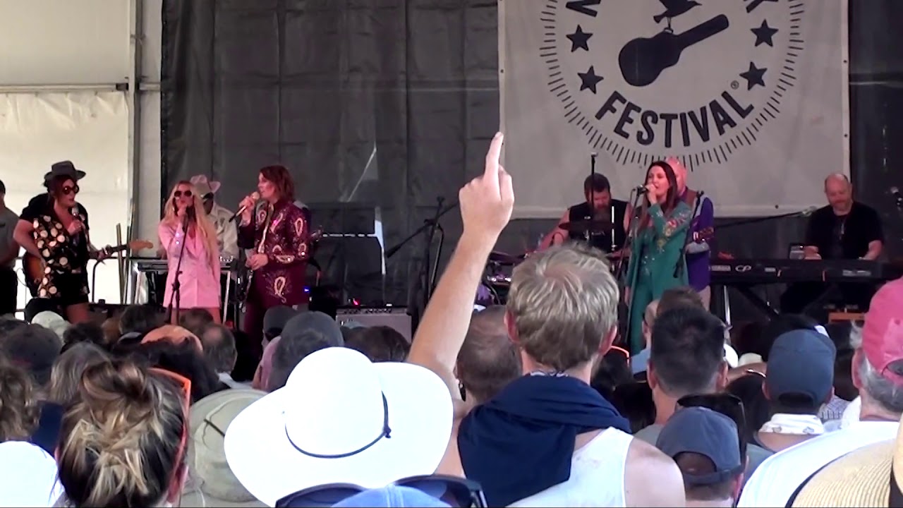 The Highwomen - "Crowded Table" (2019 Newport Folk Fest) - YouTube