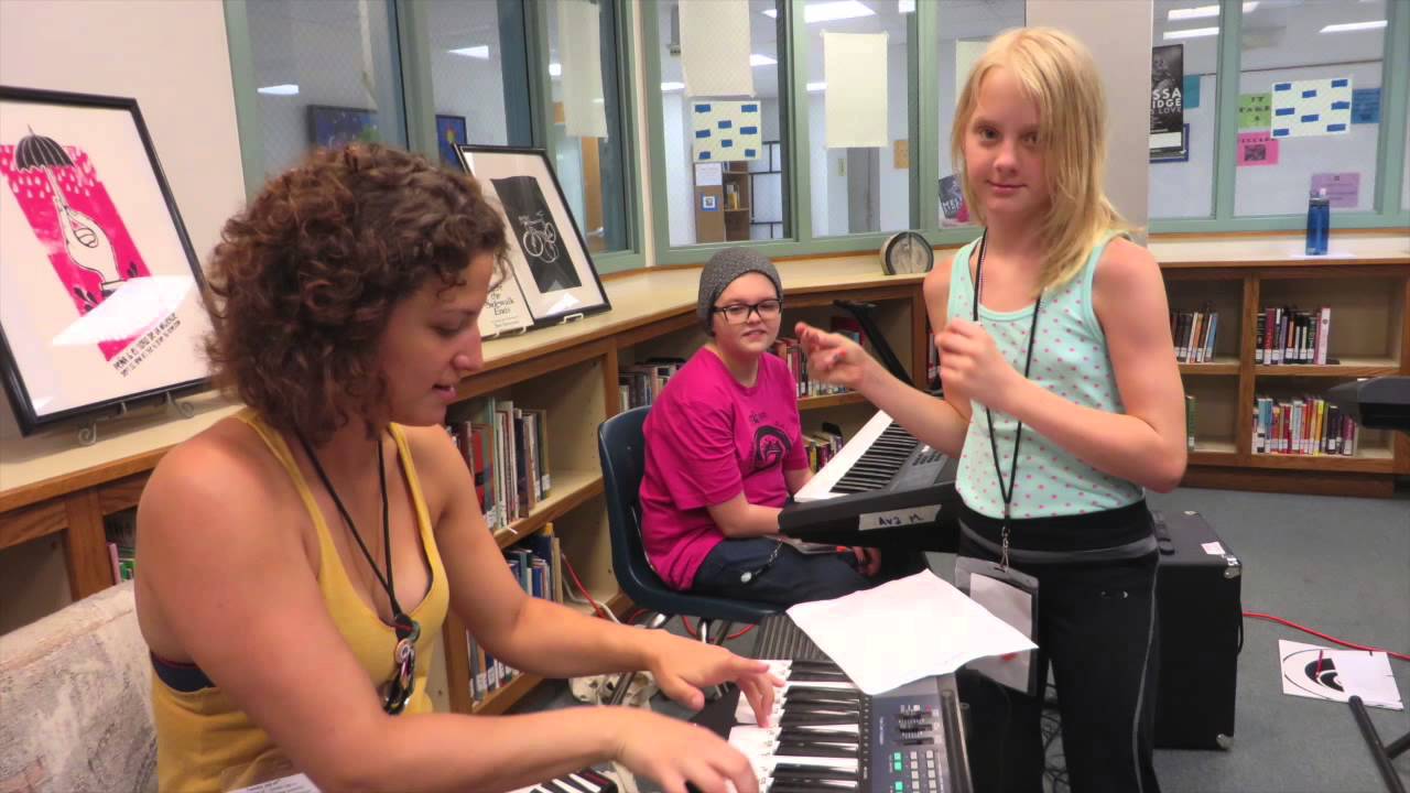 Rocking Keyboards | Girls Rock Denver - YouTube