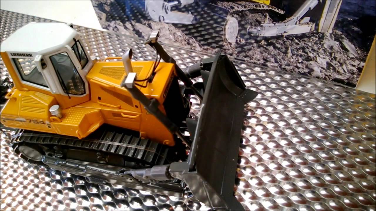 Liebherr PR764 Litronic bull dozer with ripper 1/50 - YouTube