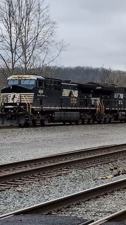 NS 4241 #shorts #train #railway #railroad #norfolksouthern #railfan - YouTube