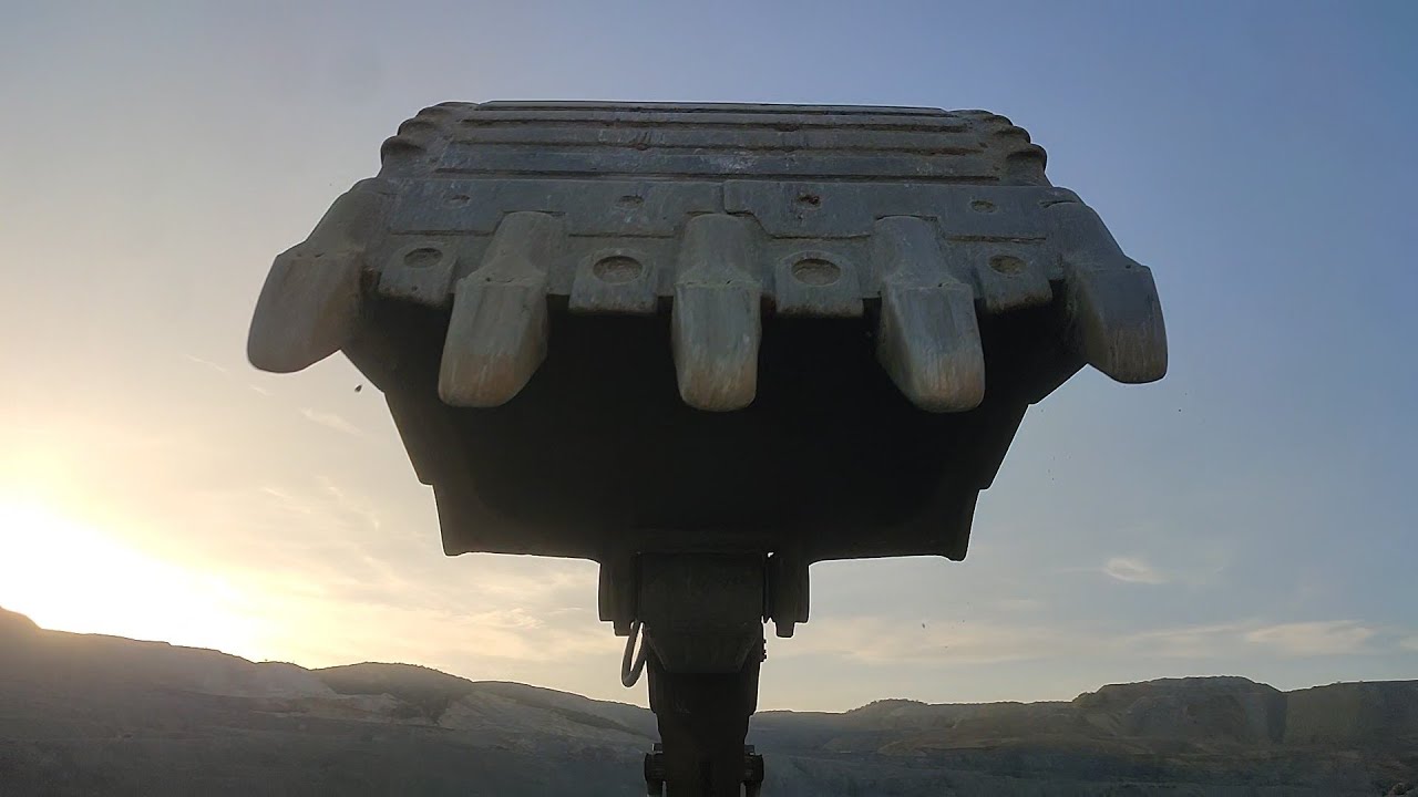 Amazing View of the Volvo EC950E Excavator Loading the XCMG XDE150 Dump ...