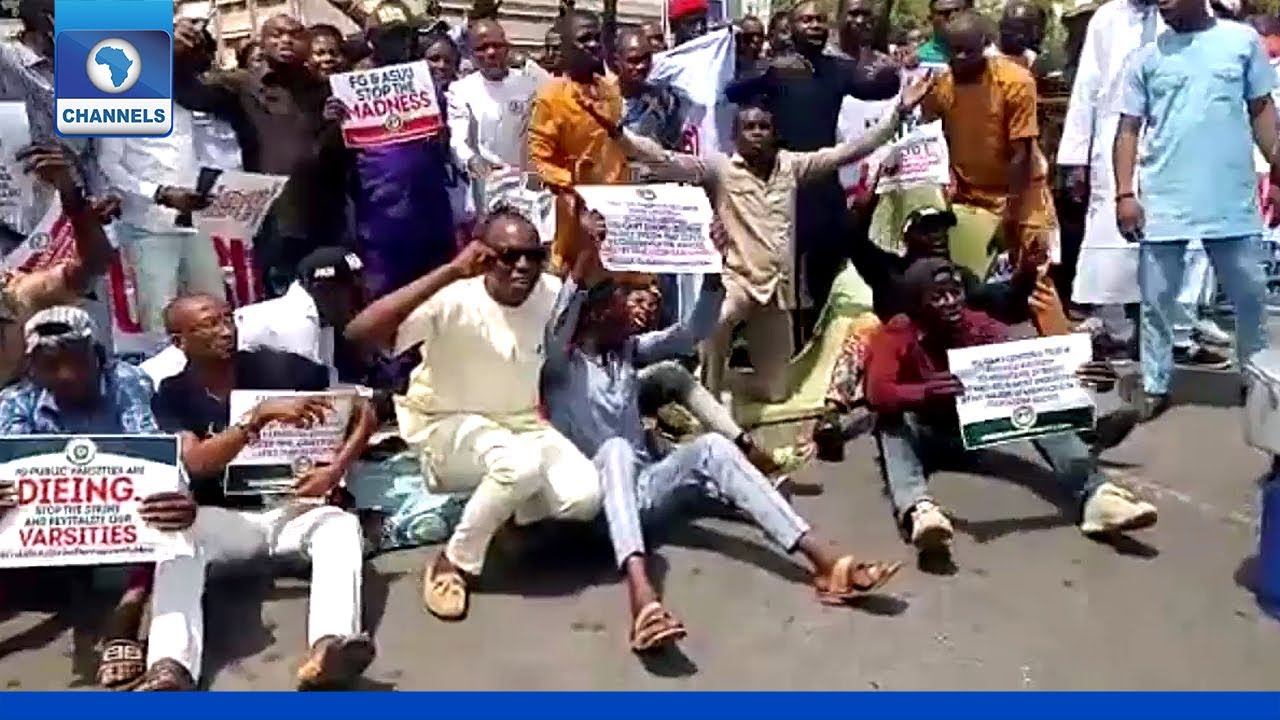 Nigerian Students Protest Over ASUU Strike - YouTube