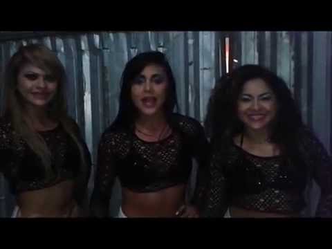 Dançarinas de Gaviões do Forró anunciando a Balada Black White 4.0