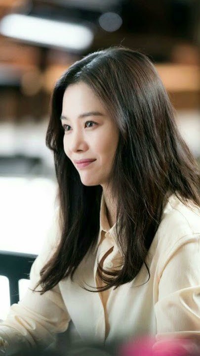 이렇게 예쁘게 나이 들고 싶다 우아하고 세련된 여배우 패션 코디 김현주 중년패션코디 룩북 Shorts